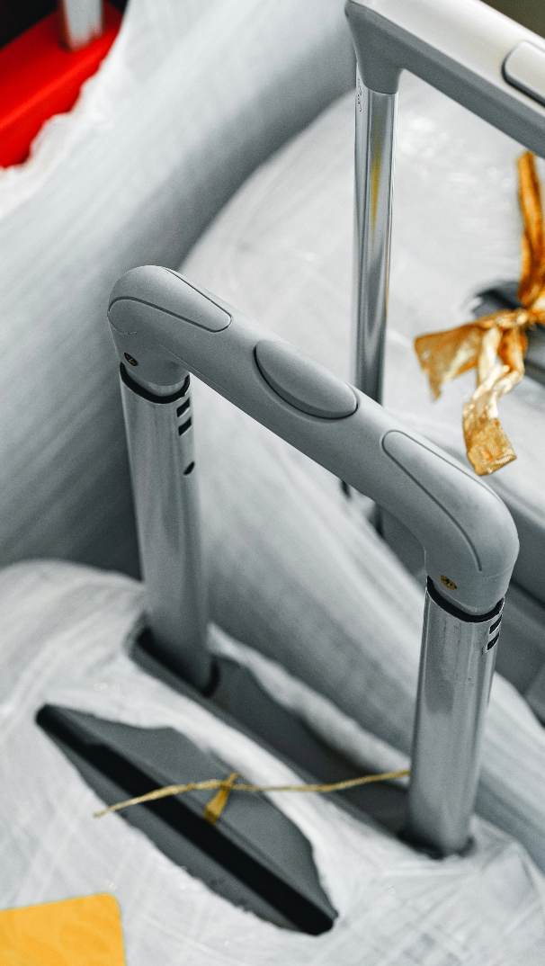 Luggage wrapping - Rogers Aviation